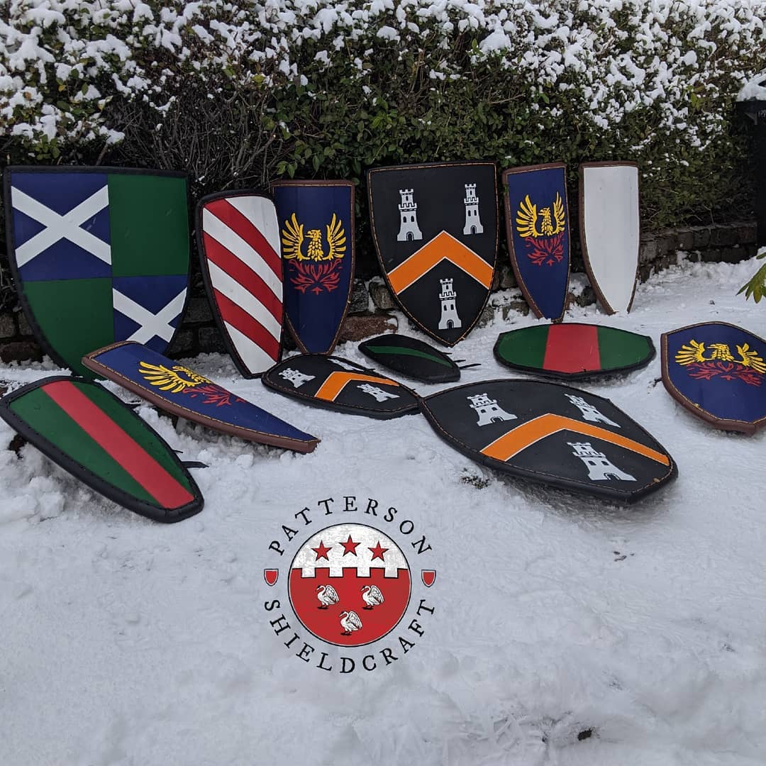 Of course, the drawing on the shield is a separate topic. A good master ...